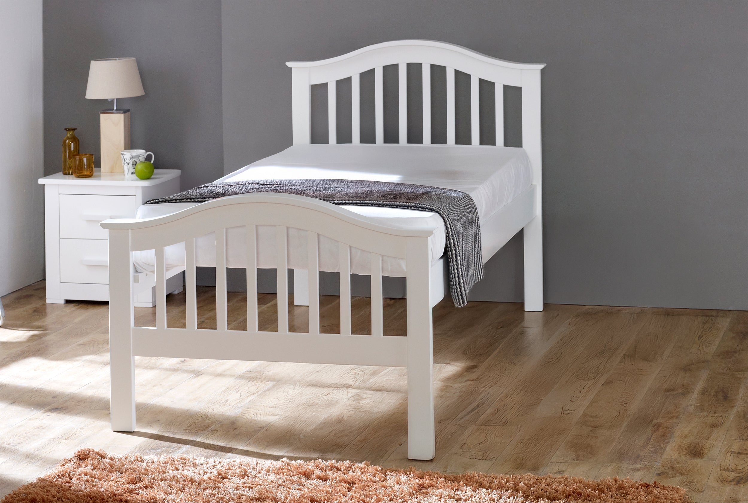 Chelsea Soft White Solid Wood Bed - 2ft6 Small Single - B Grade – The ...